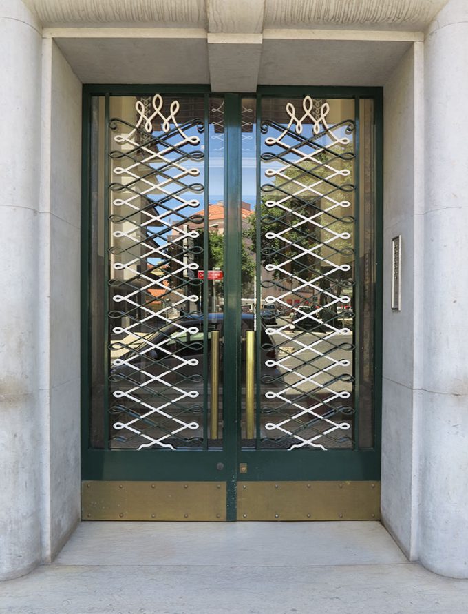 Lisbon: Grilles and gates — Skinny laMinx